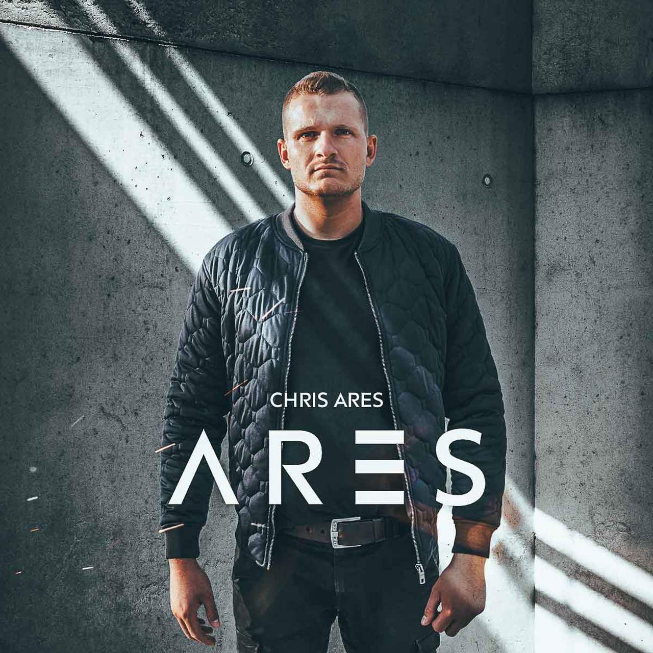 Trotz Löschorgie bei Amazon: Chris Ares stürmt schon wieder die Charts! - COMPACT