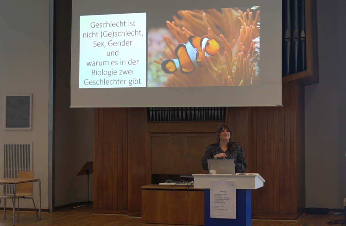 Gender-Irre panisch: Biologin kennt nur zwei Geschlechter - COMPACT