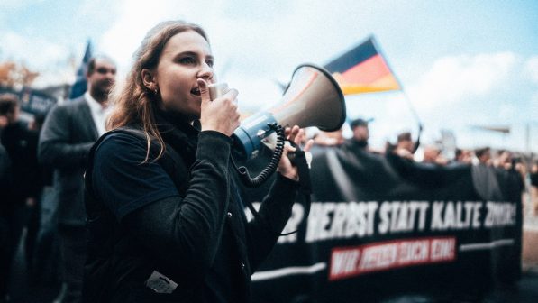NRW-Parteitag: AfD-Vorstand gegen eigene Jugend - COMPACT