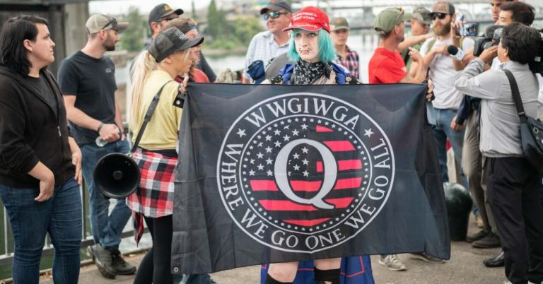 Enthüllung! QAnon von Epstein erfunden? - COMPACT